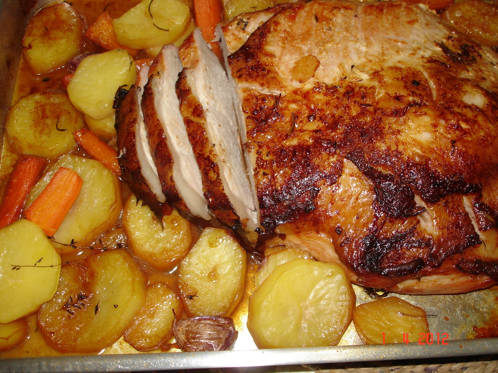 Toca das Receitas: PERNIL ASSADO COM LEGUMES