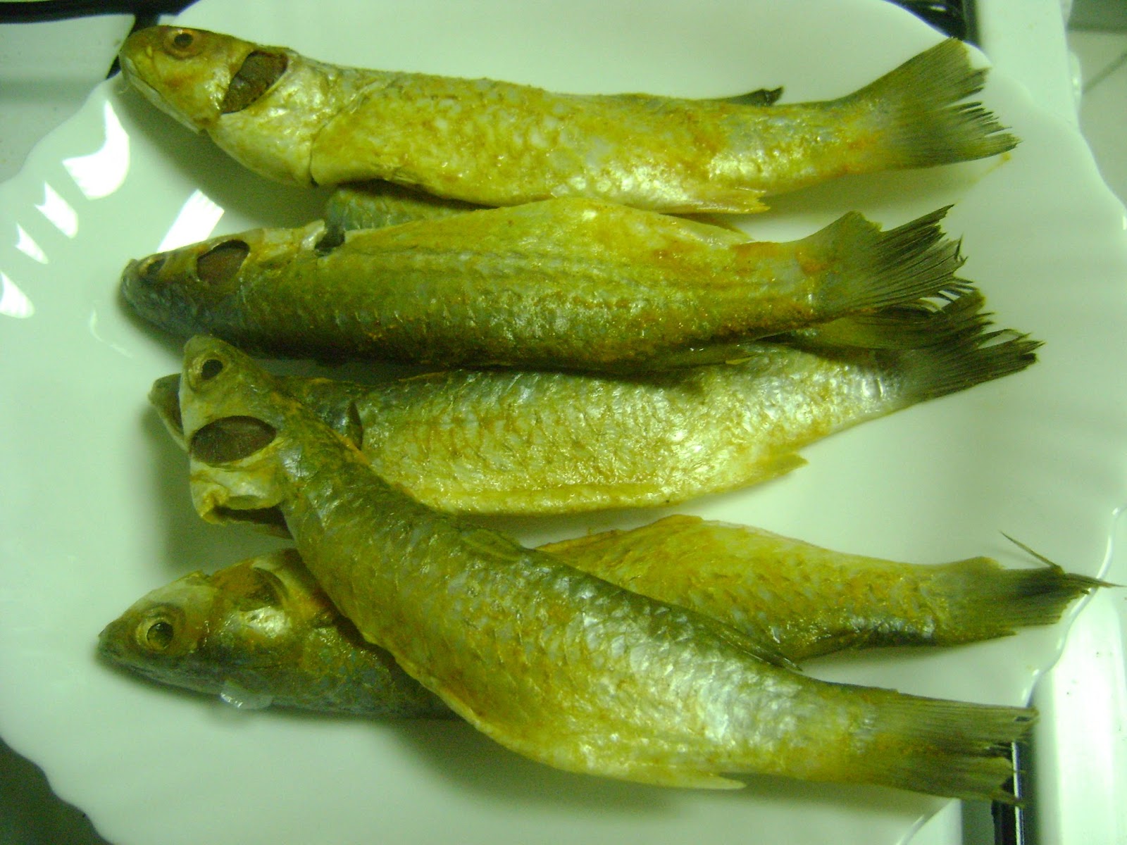 Bethica's Kitchen Flavours: Bata Maacher Jhaal (Bengali Fish Curry)