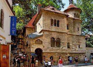 10 Tempat Wisata Terkenal di Praha (Prague), Rep. Ceko | Explorer Guidebook