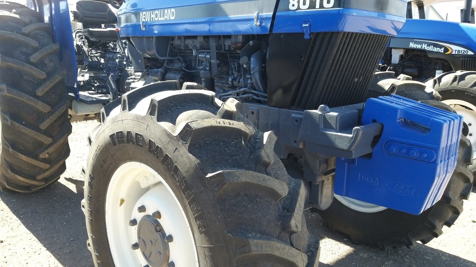 MAQUINARIA AGRICOLA INDUSTRIAL: Tractor New Holland 8010 4x4 $24,000 Dlls.