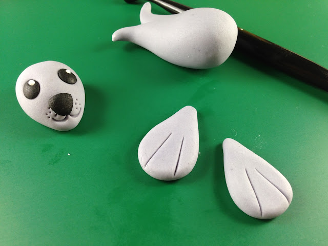 bakery cook and tips: Fondant Seal Tutorial