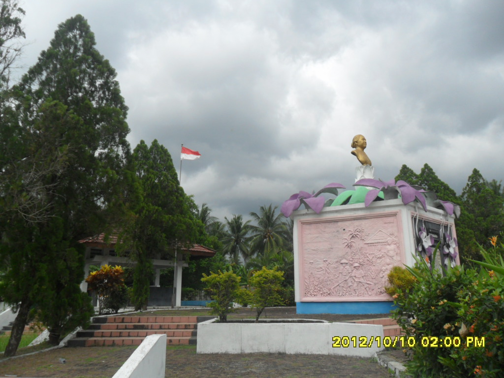 EDDIE DANDEL: Makam Pahlawan Nasional Maria Walanda Maramis di Maumbi ...