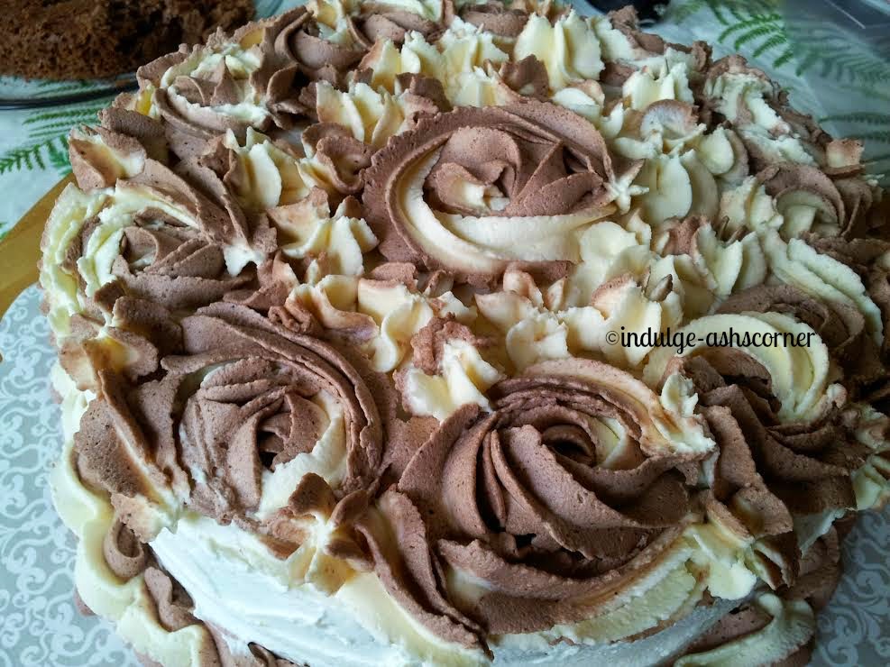 IndulgeAshscorner: Two Tone Rosette Cake