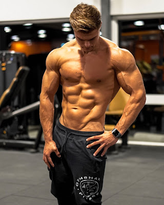 the beauty of male muscle: Richard