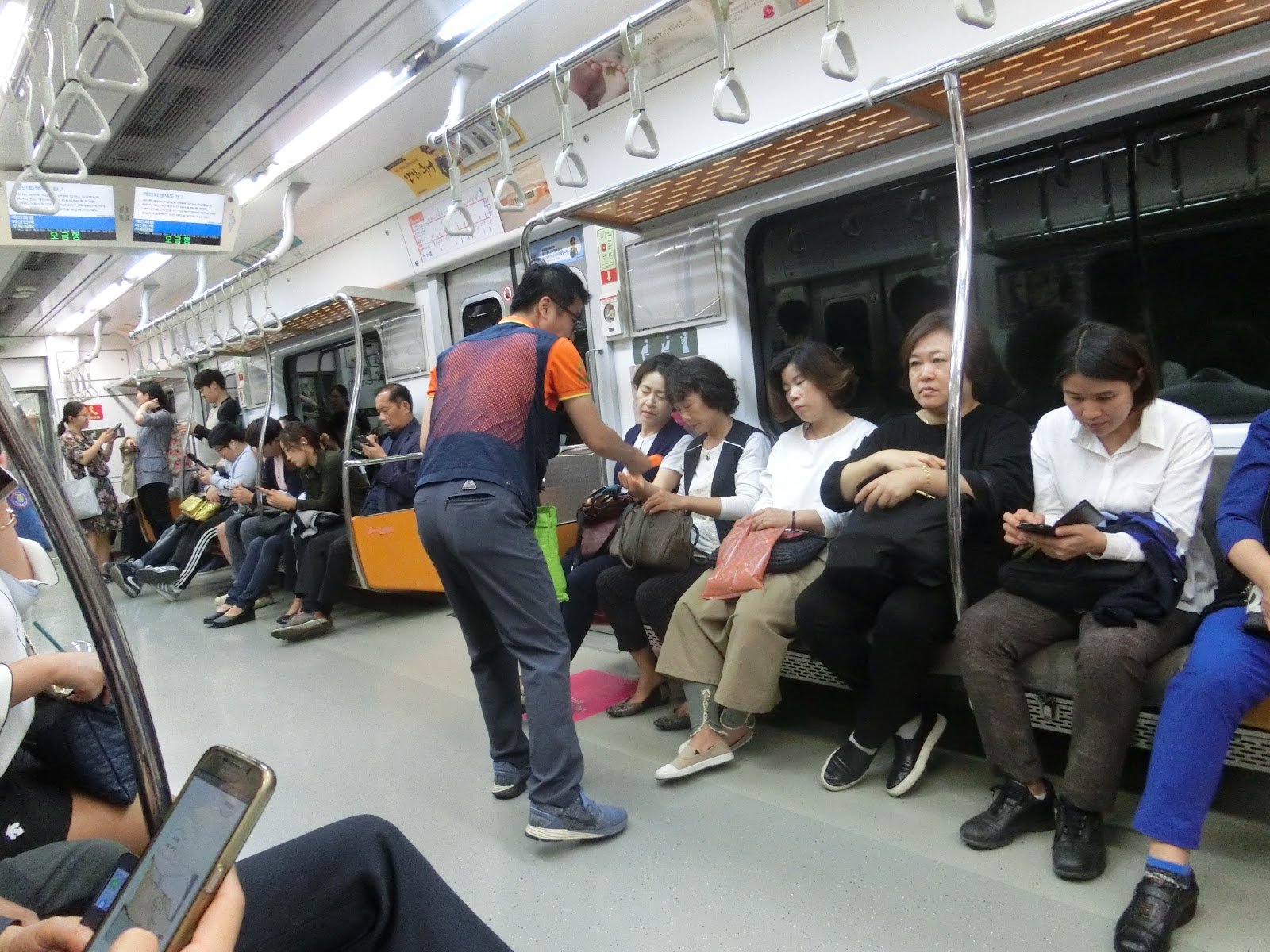 Nau speak: Korea: Mahabodhi Temple in Jogno District en route to Gwangjang