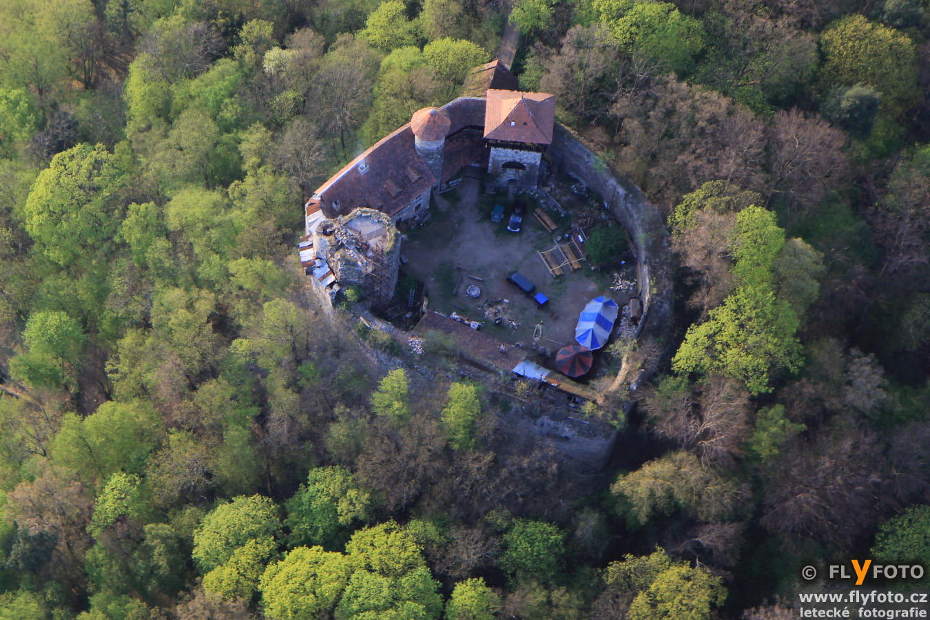 FLyFOTO letecká fotografie a video: Nový hrad