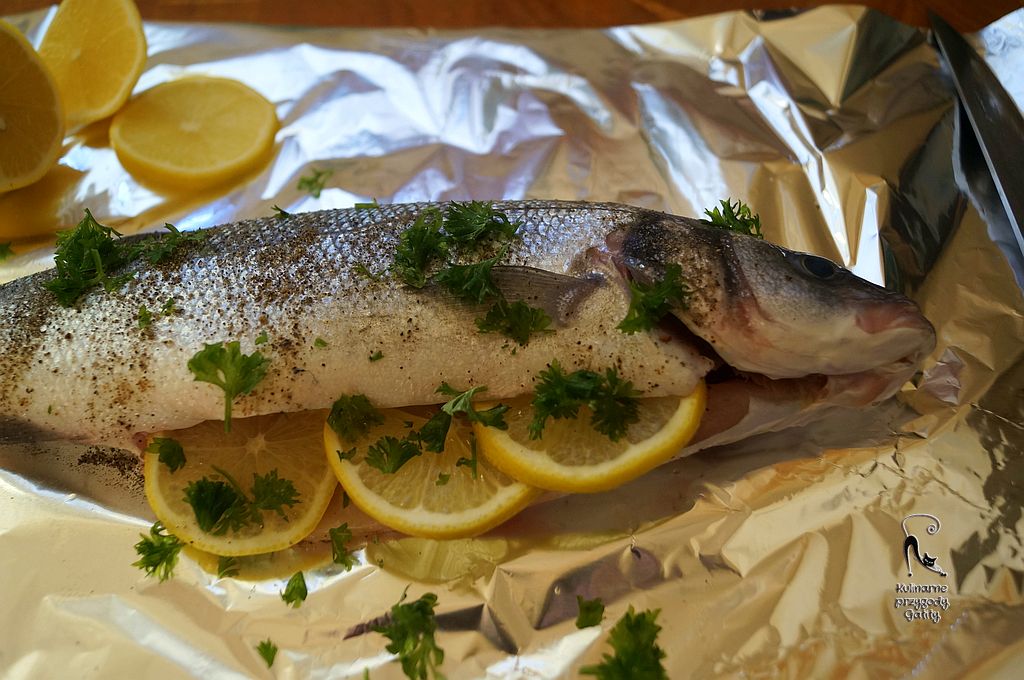 Labraks pieczony w folii