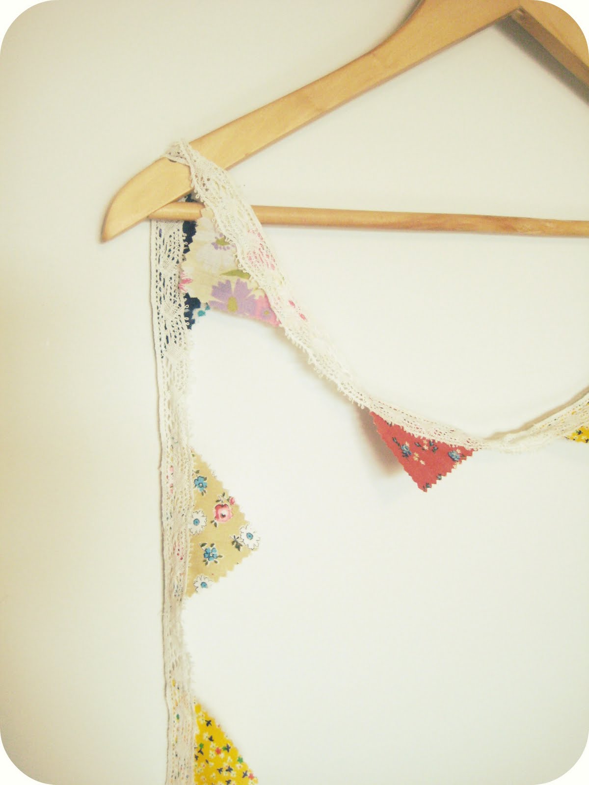 make it dear: project::vintage inspired bunting