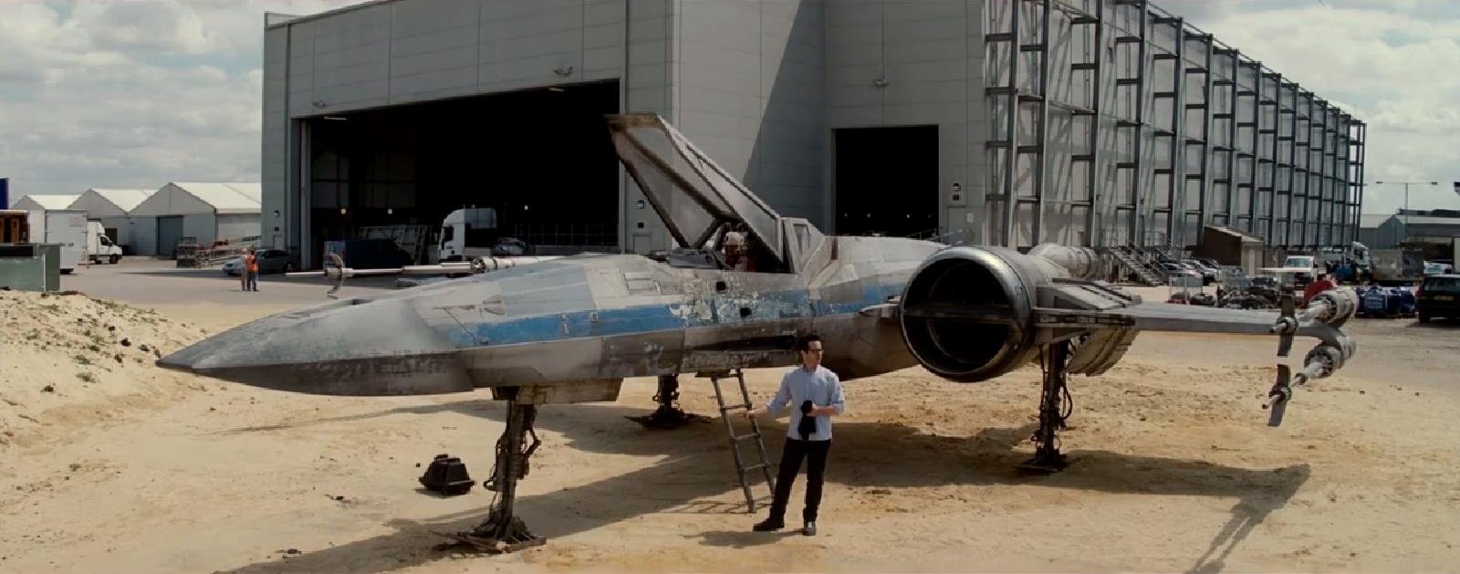 The Modelling News: OK so a nerd built a life size X-Wing model…