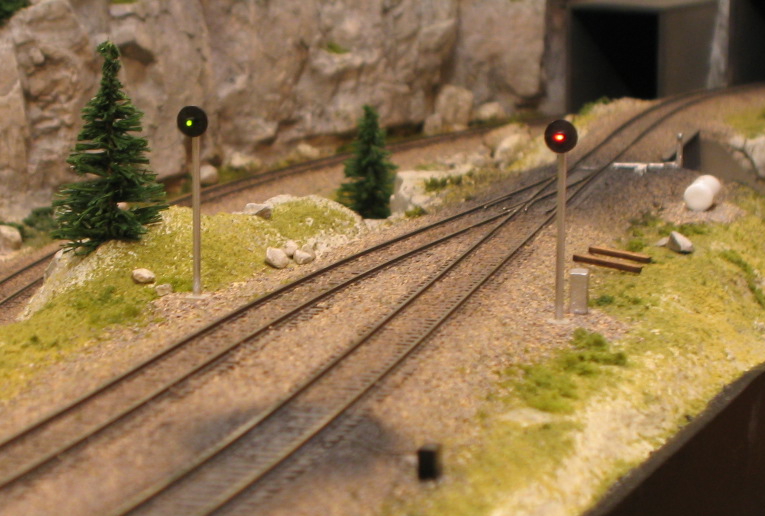 N Scale Addiction: Cheap & Simple N Scale Signals Using Fiber Optics