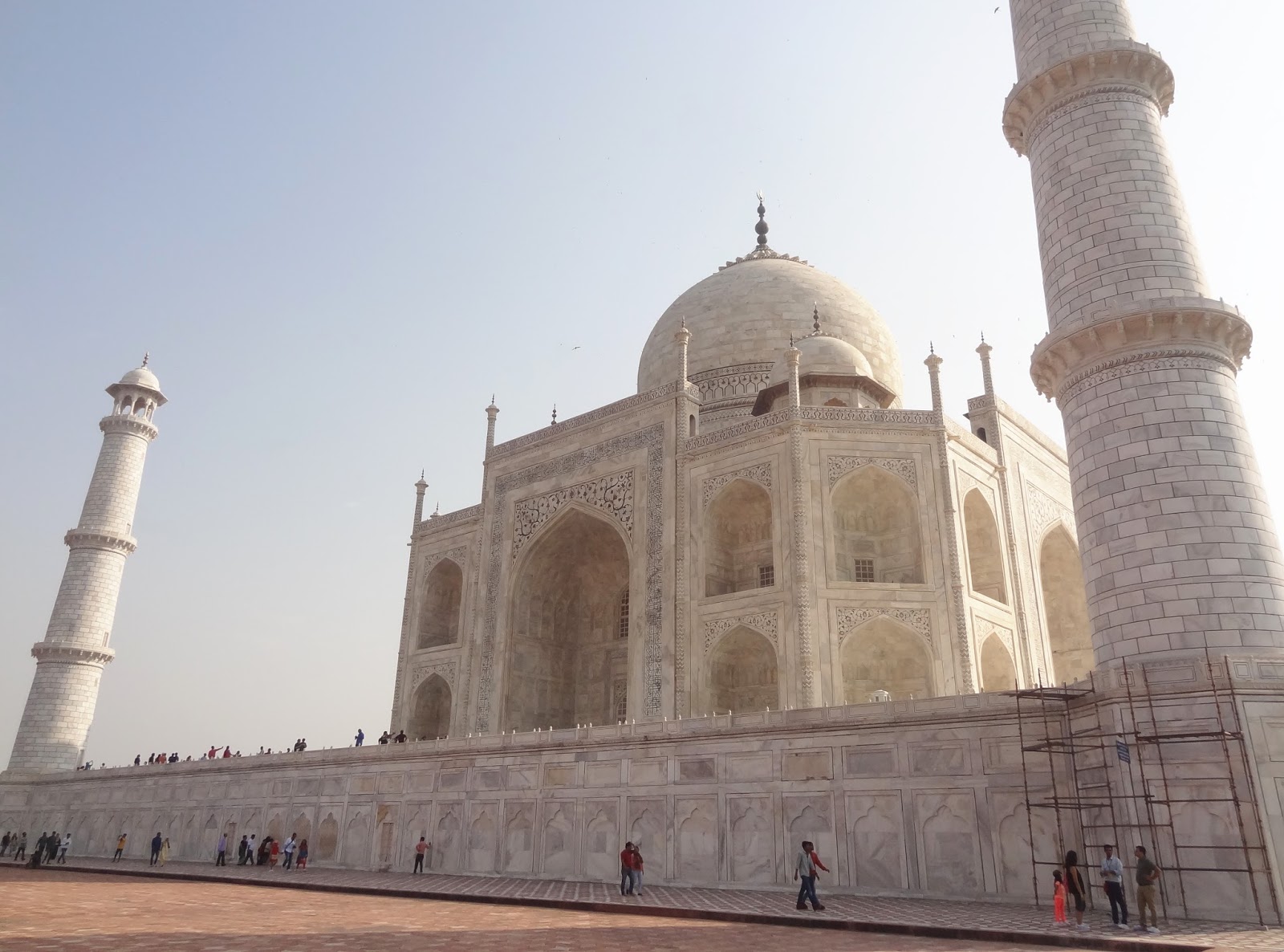 Namaste Taj Mahal! - Dreams, Colors and Glitter