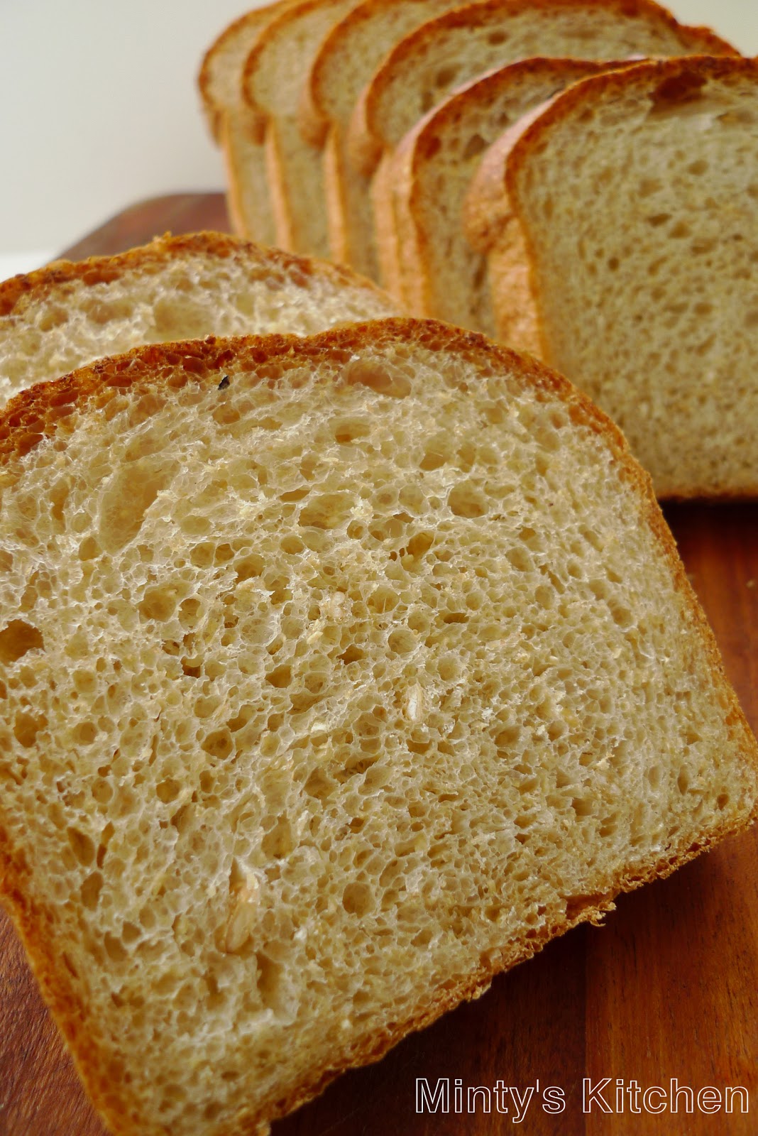 Minty's Kitchen: Wholemeal Bread