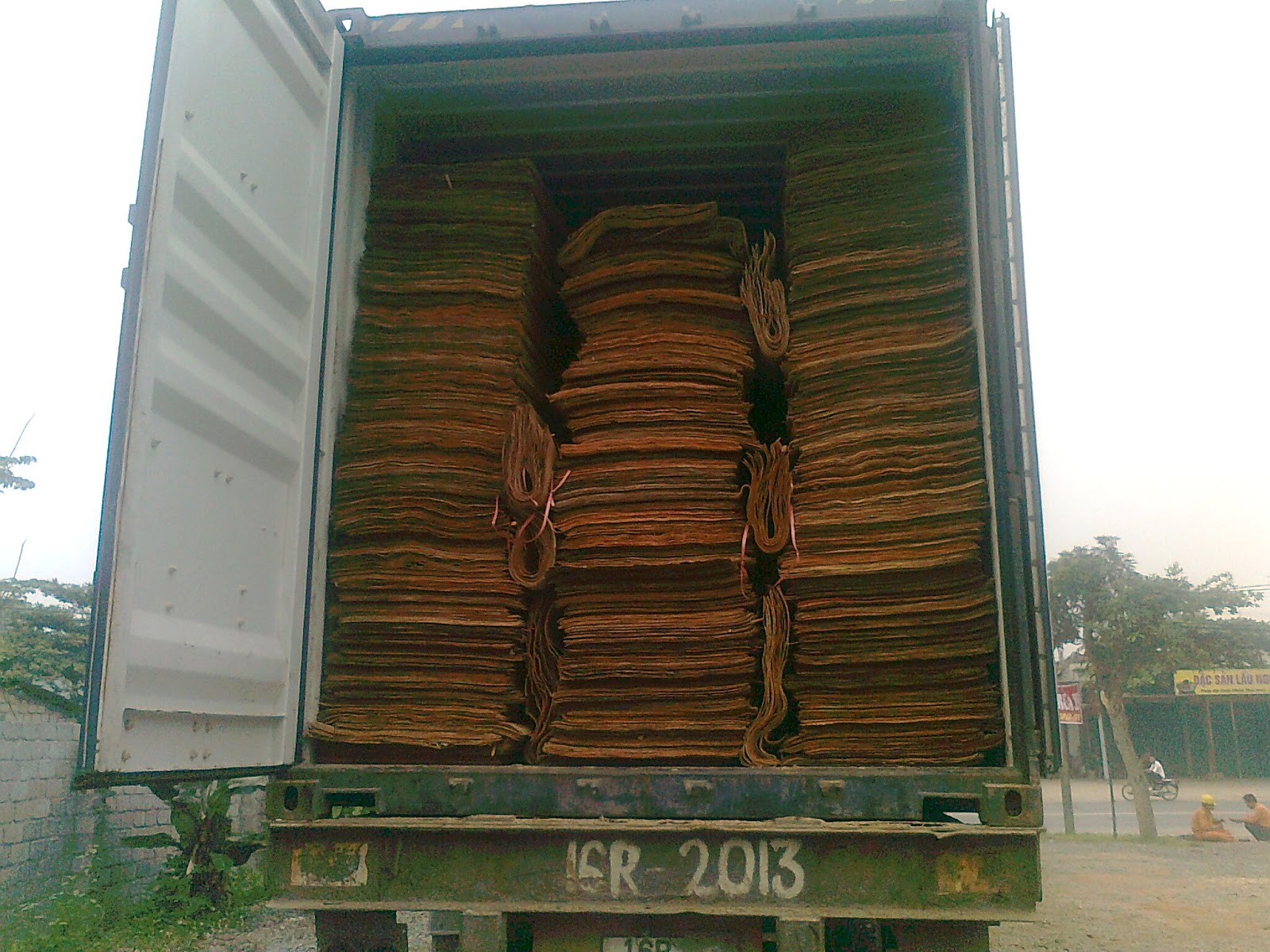 LONG GIANG IMPORT EXPORT AND INVESTMENT JSC: CORE VENEER LOADING