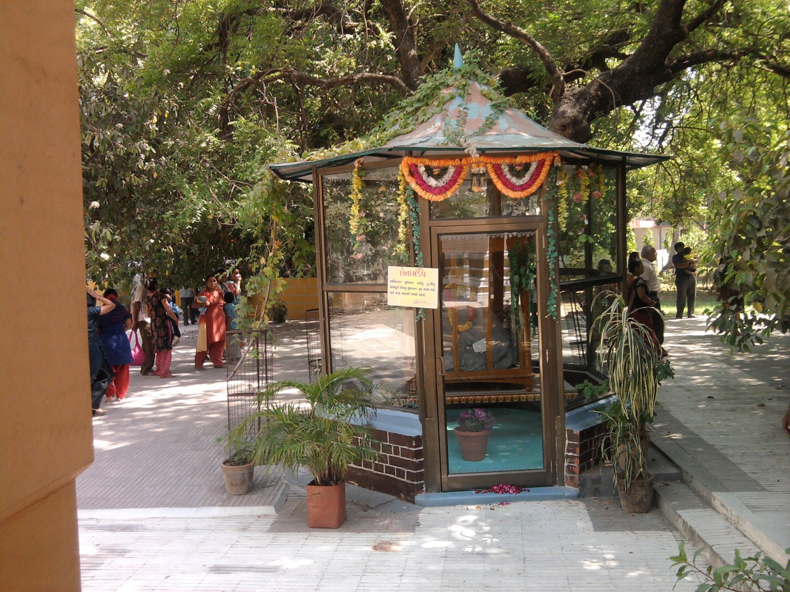 Hare Krishna: Nareshwar Dham - Shri Rang Avadhoot Maharaj .... Near ...
