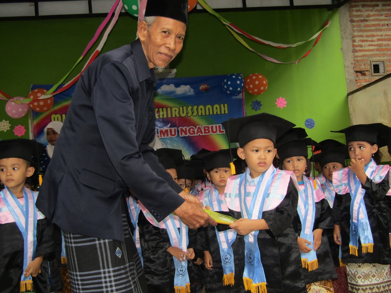 PAUD JENDELA ILMU: WISUDA VII GENERASI MANFAAT PAUD JENDELA ILMU