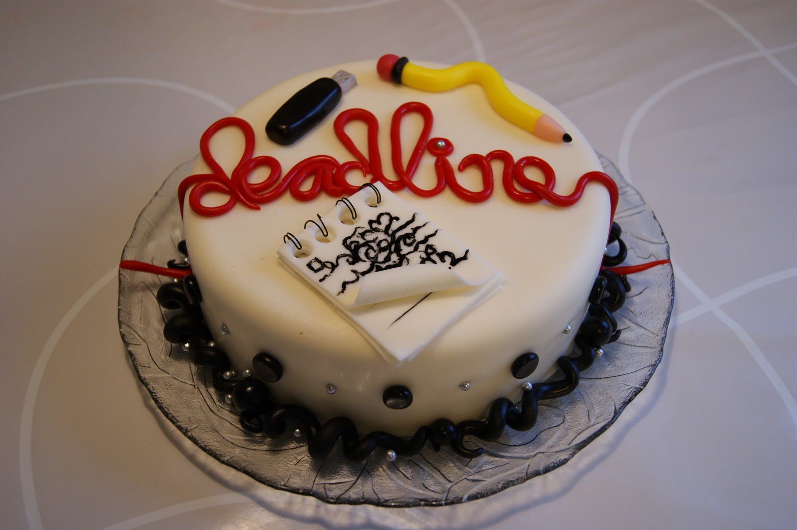 SweetDesign: journalist cake.