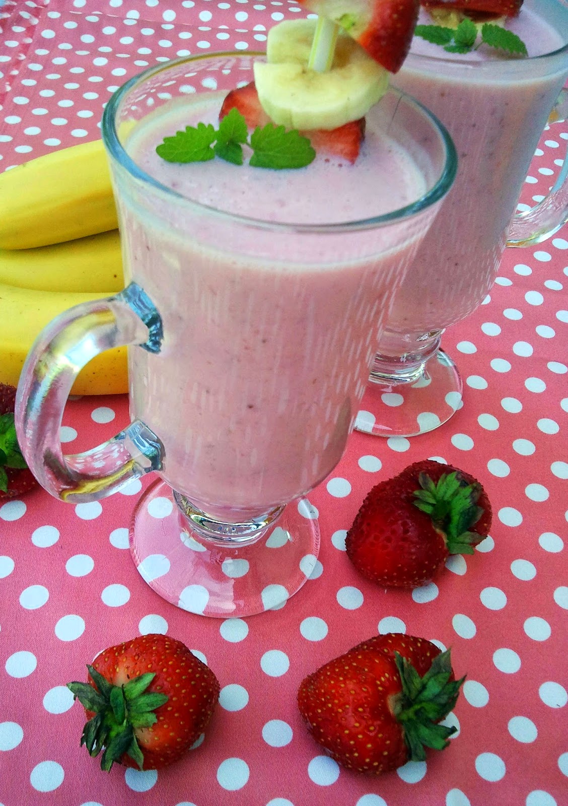 Domowa Cukierenka : koktail truskawkowo-bananowy