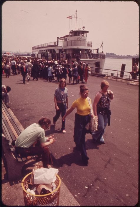 Amazing Color Photographs Capture Daily Life in New York City in 1973 ...