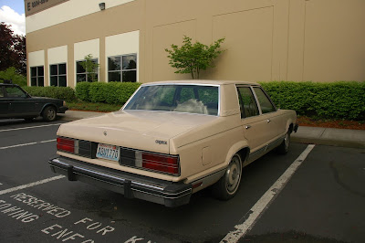 OLD PARKED CARS.: 1982 Ford Granada GL.