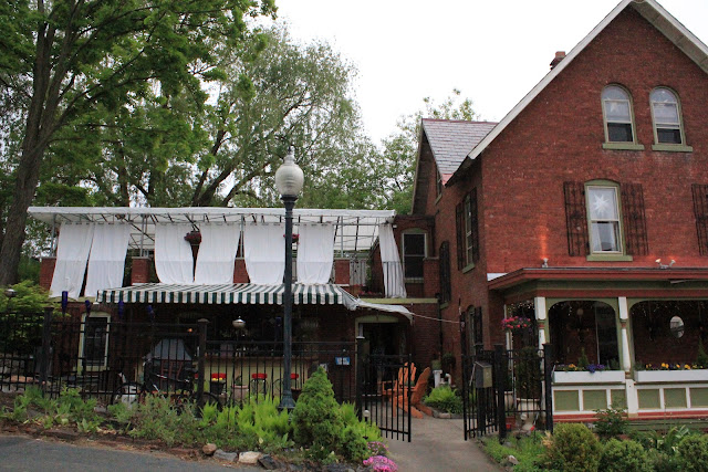 Chasing the Extraordinary: Mouzon House - Saratoga