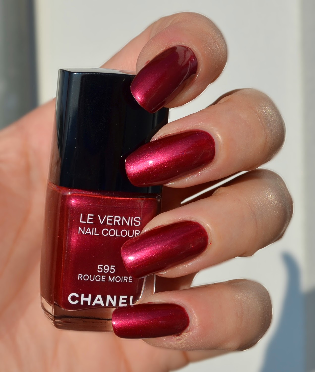 Chanel Le Vernis #593 Rose Moiré & #595 Rouge Moiré from Fall 2013 ...