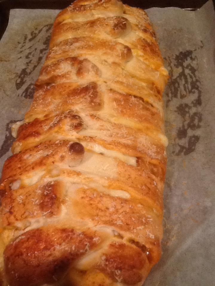 Foods I attempt to cook: Braided Spaghetti Bread