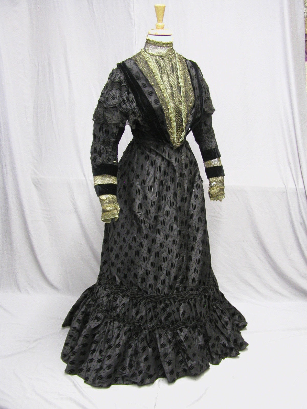All The Pretty Dresses: Edwardian Dress with Metallic Lace Cuffs