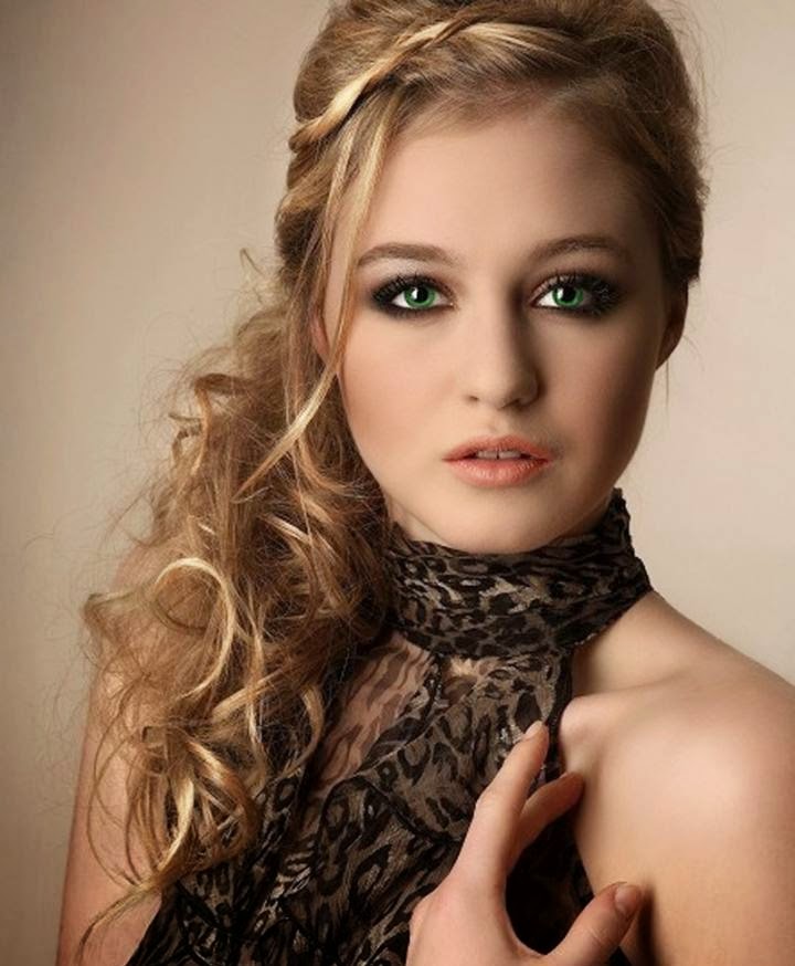 Konsep 32+ Model Rambut Wanita Ikal Panjang