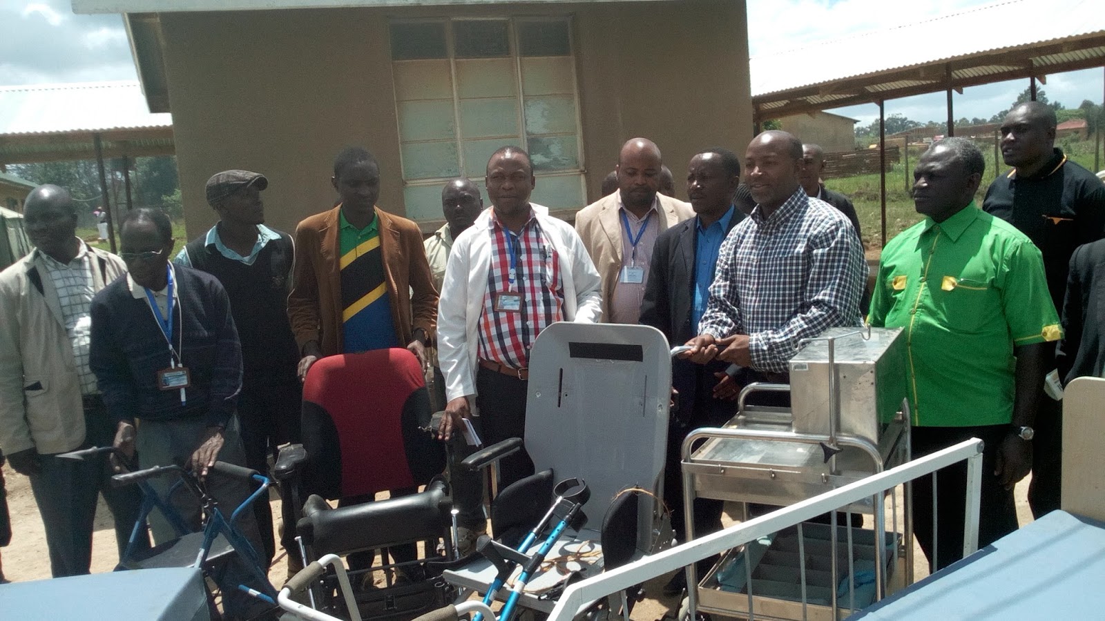 COSATO CHUMI AMALIZA TATIZO LA VITANDA HOSPITAL YA MAFINGA MJINI - CCM Blog