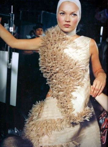 The Girl With The Diamond Tattoo: Alexander McQueen Spring/Summer 2001 ...
