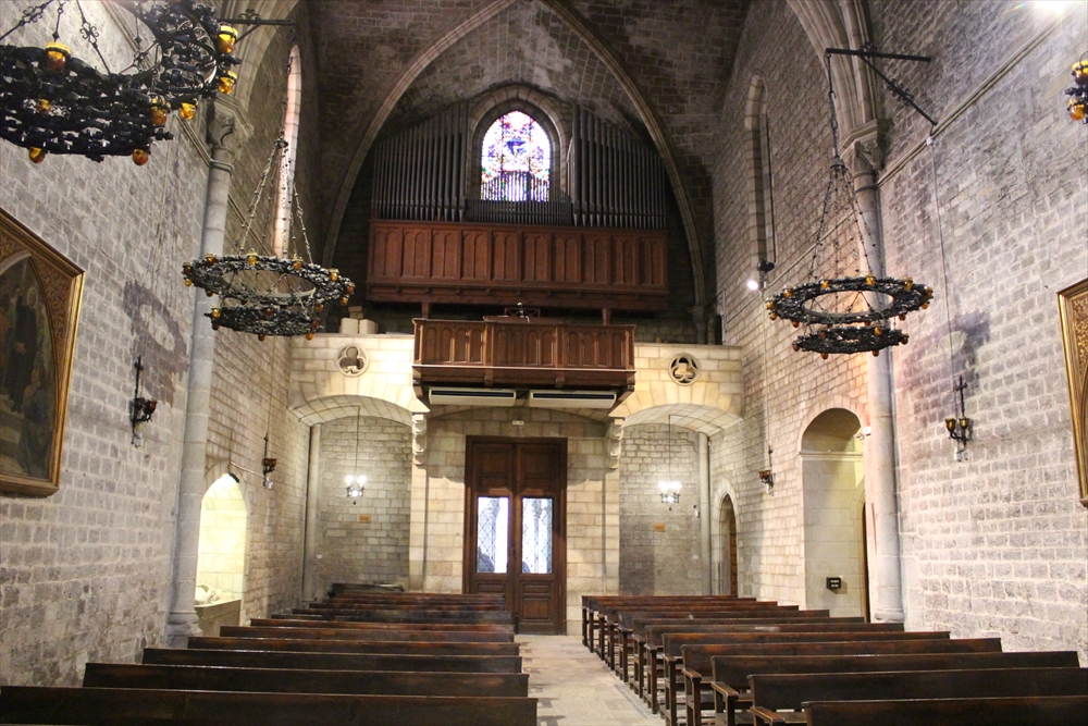 バルセロナの旅を楽しむ！ : サンタ アナ教会(Santa Anna Church)賑やかな観光地の中に穏やかな場所です。