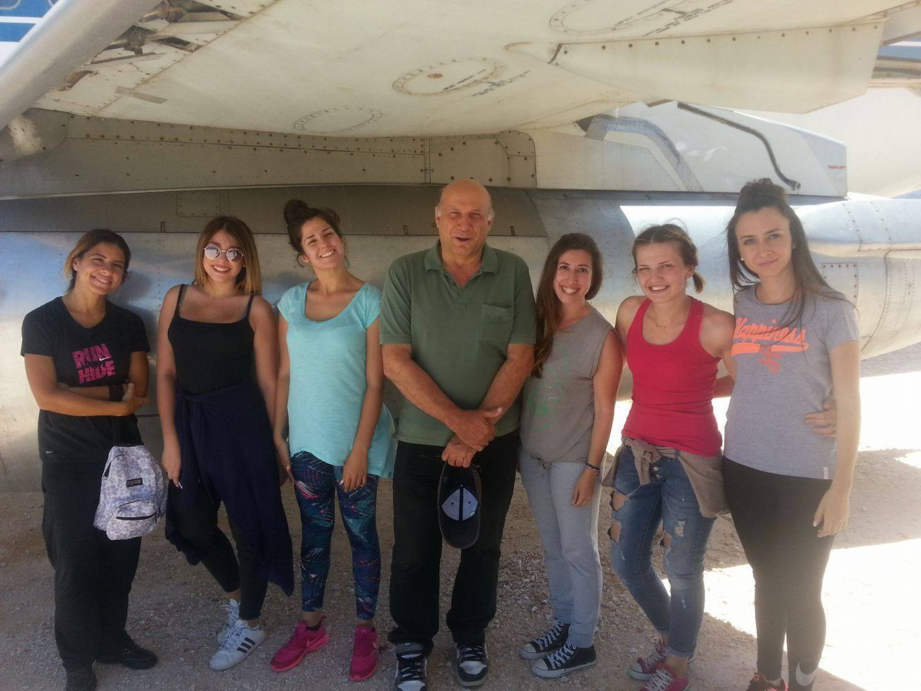 ΣΧΟΛΕΣ ΩΜΕΓΑ: Cabin Crew - Fire Fighting 16/06/2016