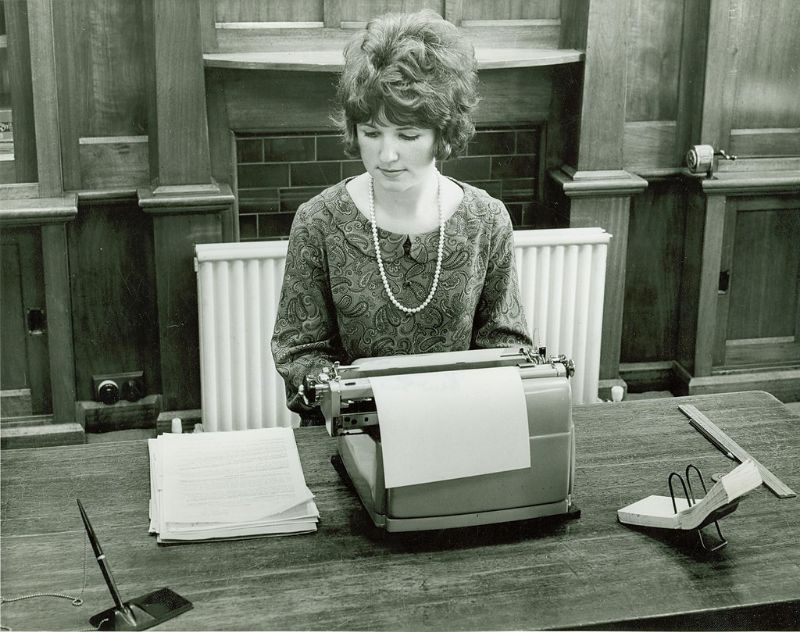 33 Old Snapshots Show What Offices Looked Like From the 1950s and 1960s ...