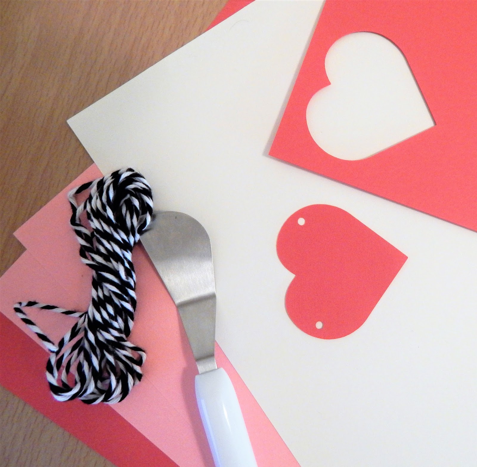 The Modest Effect : DIY HEART GARLAND