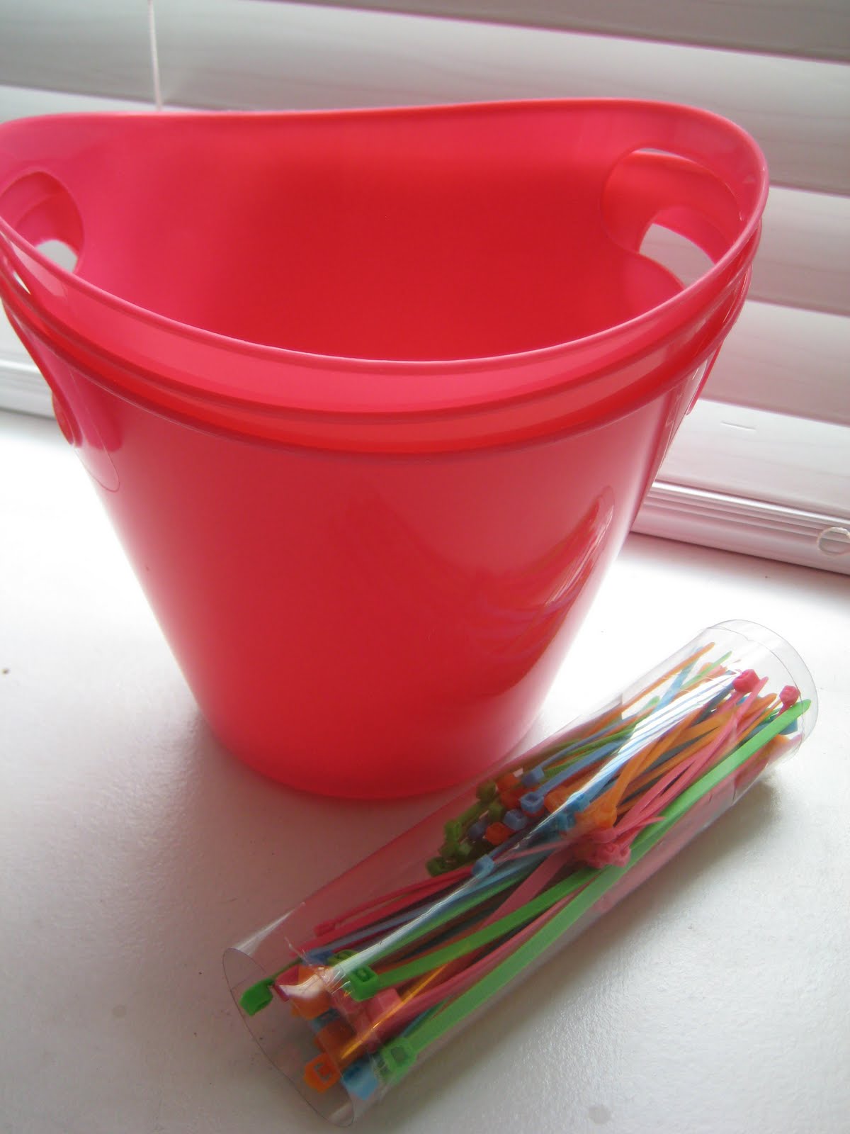 leaf and letter handmade: pinteresting: bucket storage!