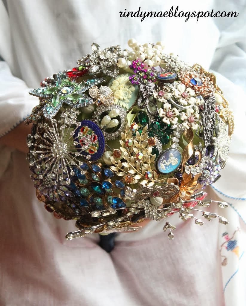 Rindy Mae: DIY Brooch Bouquet