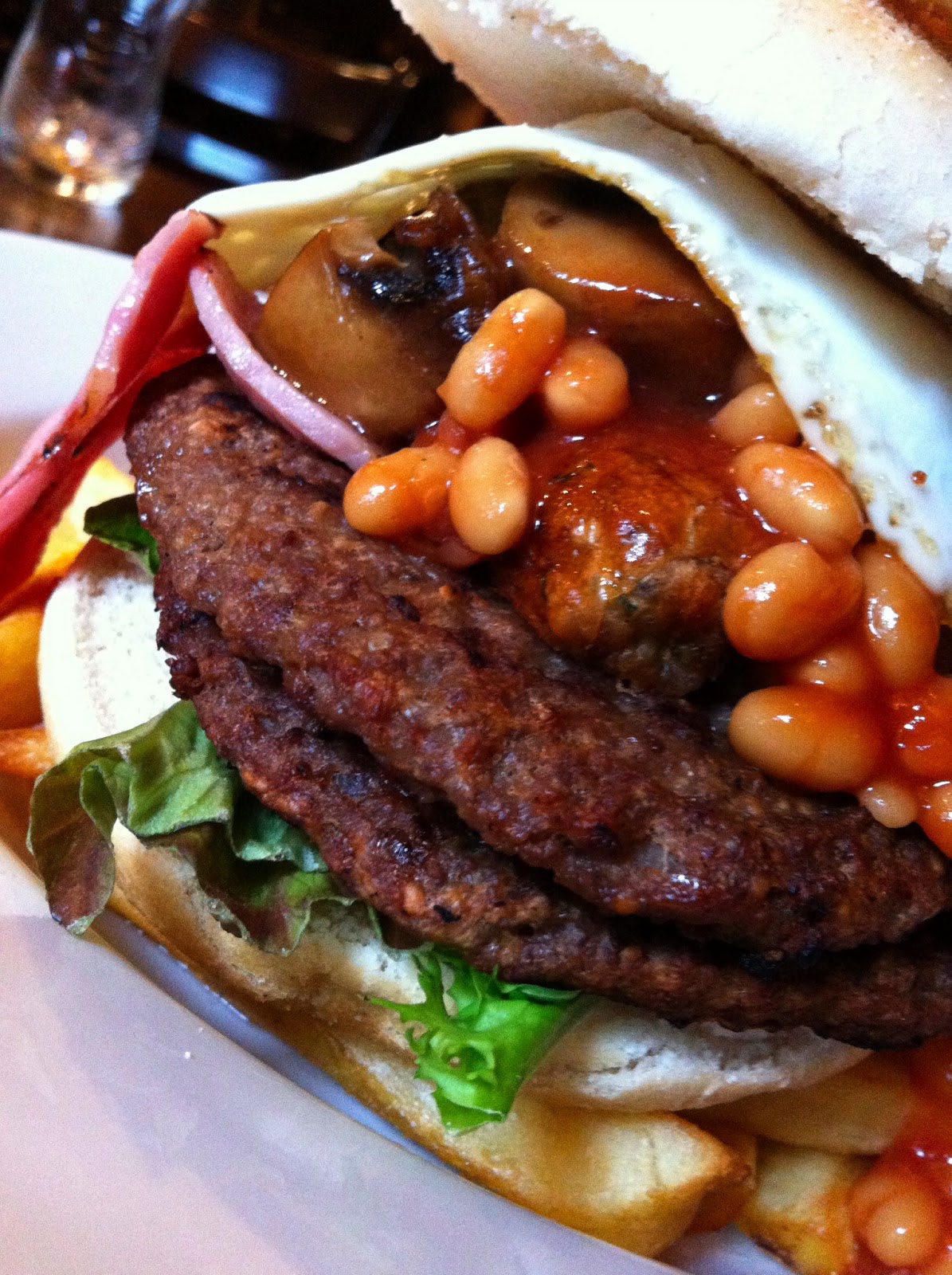 The Fry up Inspector: Full English burger @ The Woolpack - Norwich