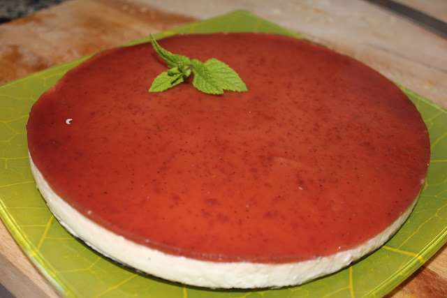 Pastel de queso Philadelphia con mermelada de fresas - Cheesecake with ...