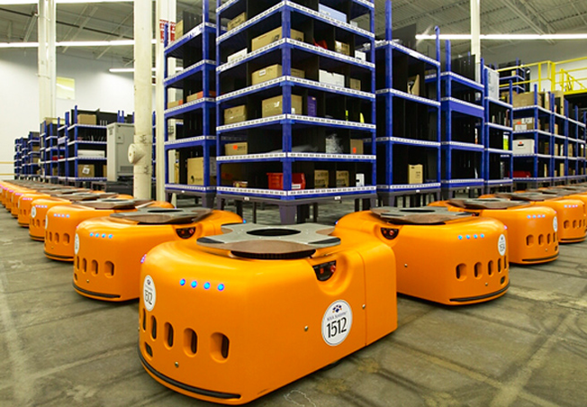 Dentro de las bodegas de Amazon, los robots se encargan de casi todo ...