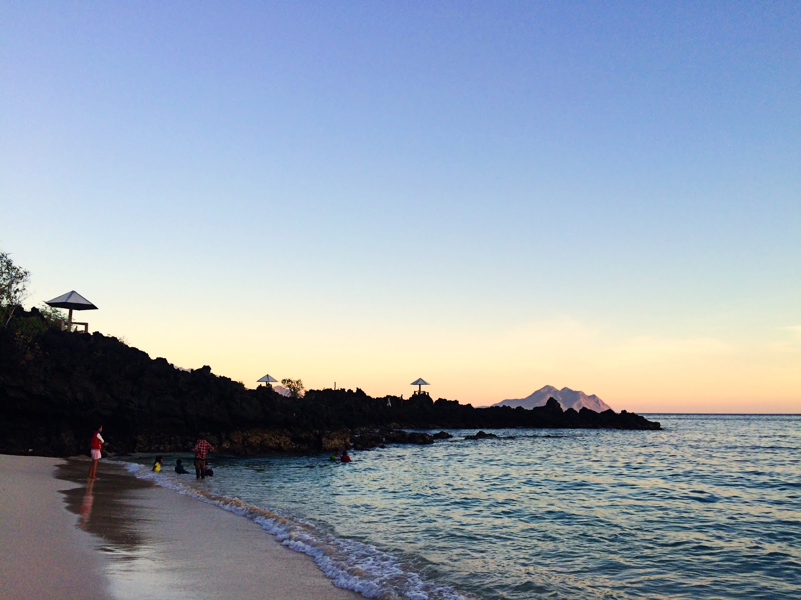 Pasir Putih Beach - ROBILLIAM