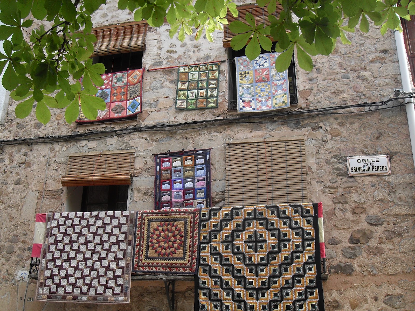 Almazuelas con telas y colores: ALMAZUELAS COLGADAS: IMPRESIONANTE