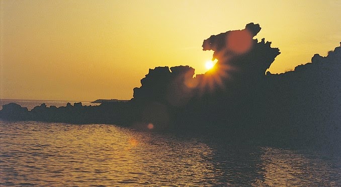 English Guide of Jeju Island: Yongduam Rock