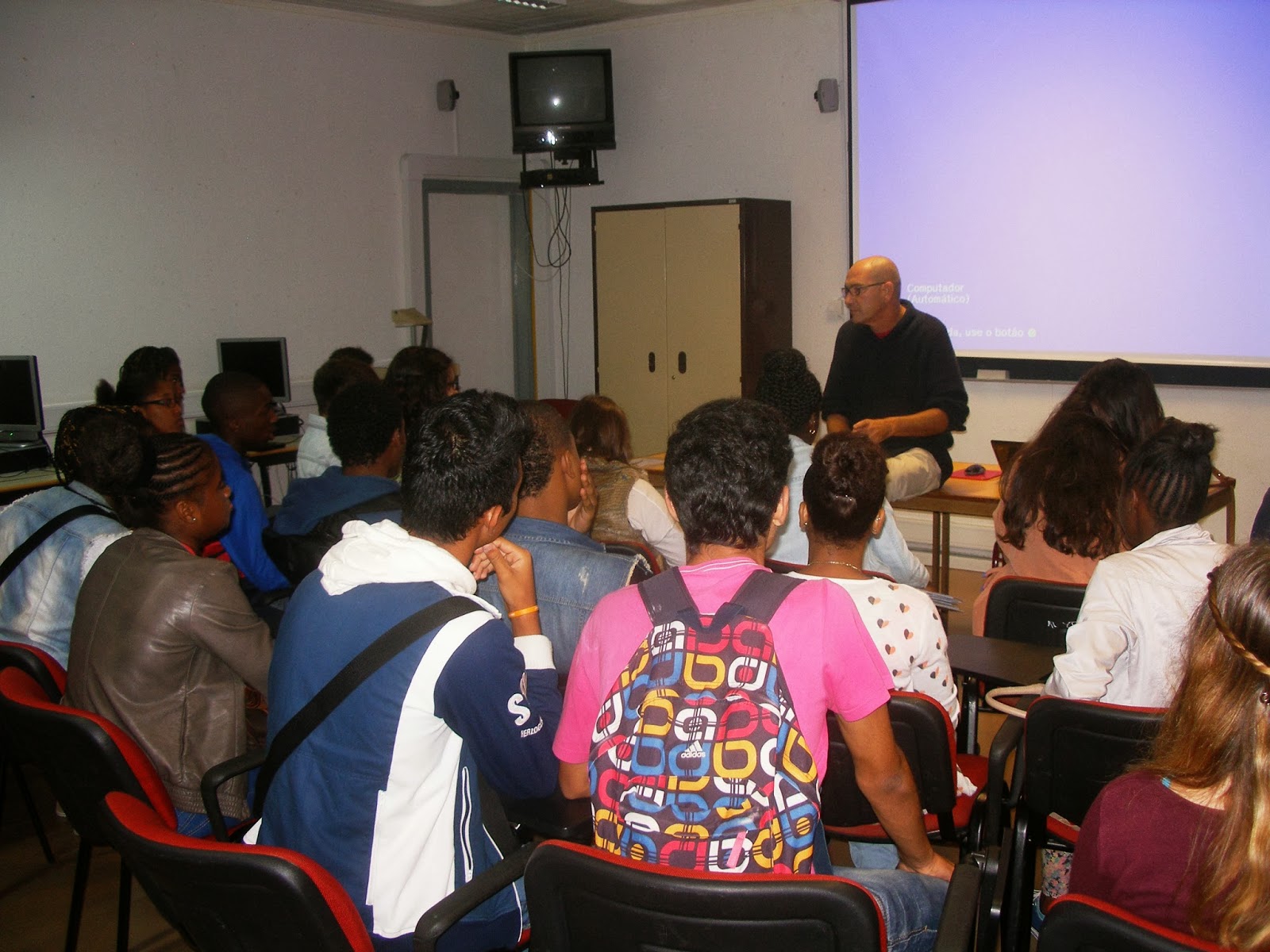 10x10: Na escola Seomara da Costa Primo