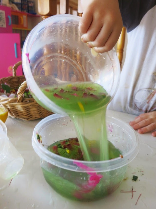 Learn with Play at Home: Sensory Spring Table Investigation. Invitation ...