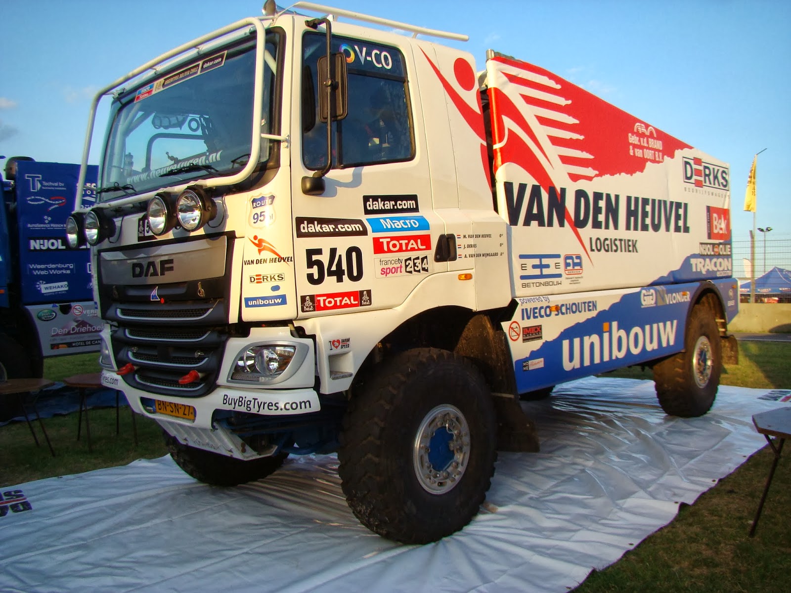 DIECIOCHO RUEDAS: LOS NUEVOS DAF ESTAN PRESENTES EN EL DAKAR