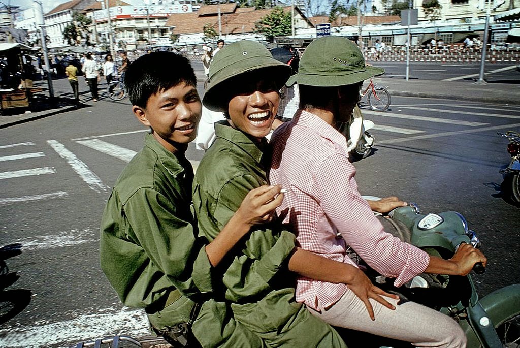 75 Color Photographs That Capture the Fall of Saigon in April, 1975 ~ Vintage Everyday