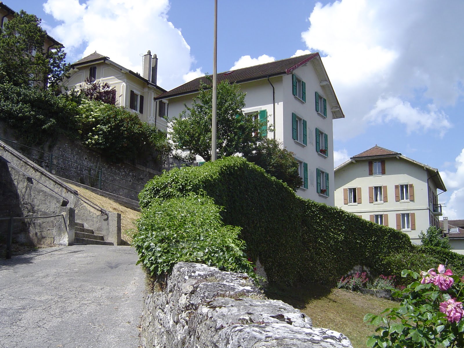 NACIONALIDADES Y PUEBLOS: Village Orbe-Suiza