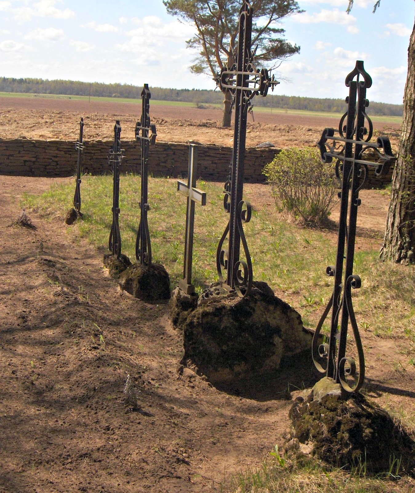 TOILA VALLA LEHT: Kalmistupäeval tasuks mõelda lahkunutele
