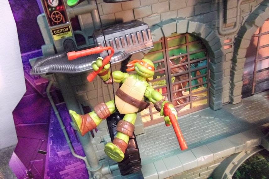 HGG的幻想: Nickelodeon TMNT 2012 - Secret Sewer Lair Playset