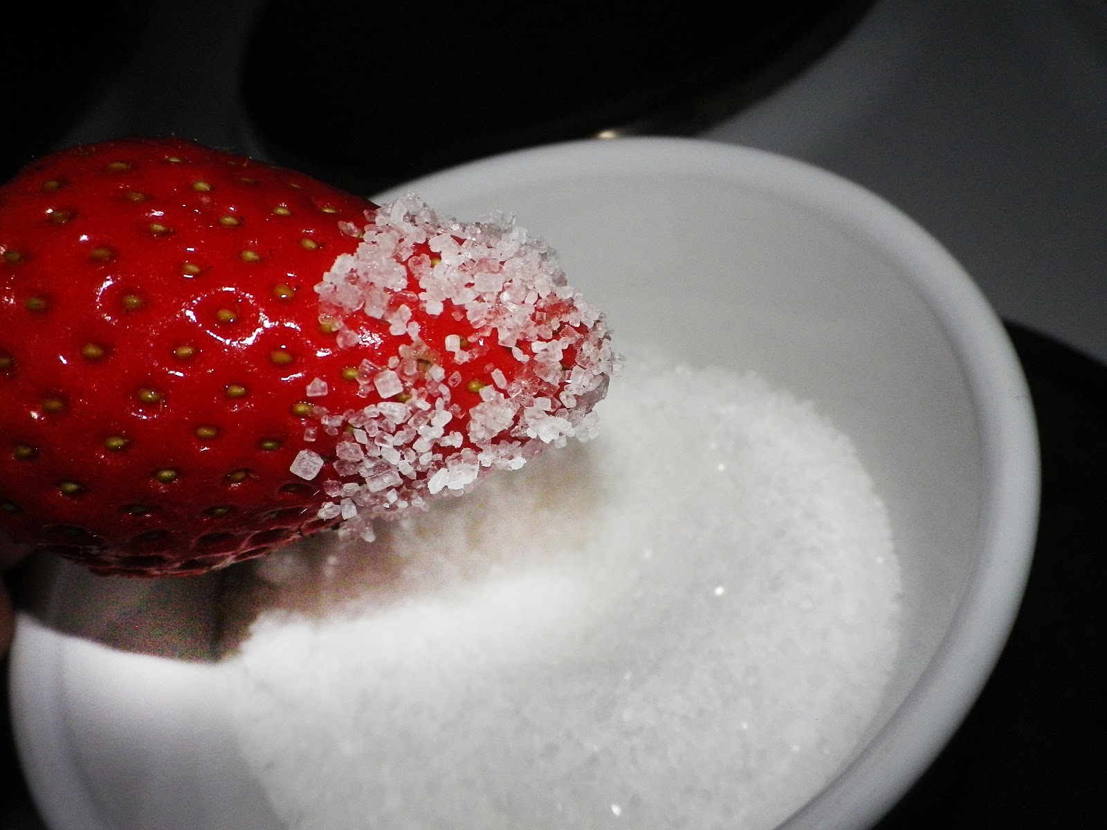 J'ai toujours aimé le jaune moutarde: Fraises au Sucre blanc